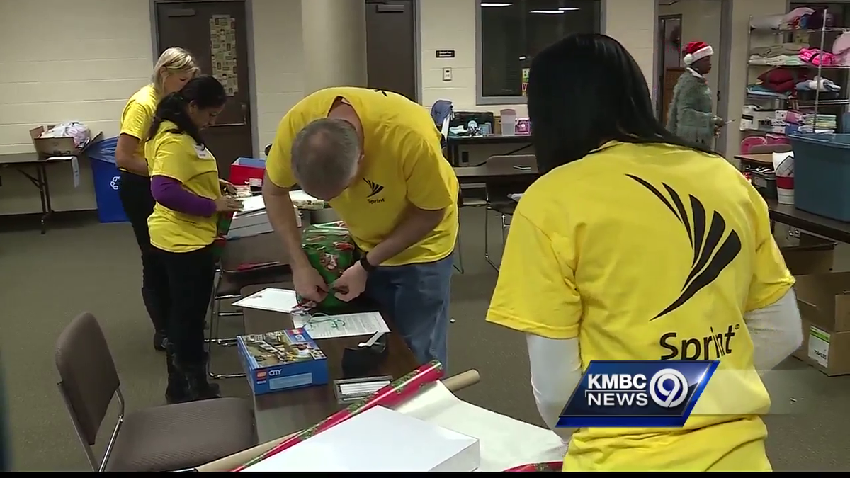 Volunteers help Crittenton Center make holiday bright for kids in need.