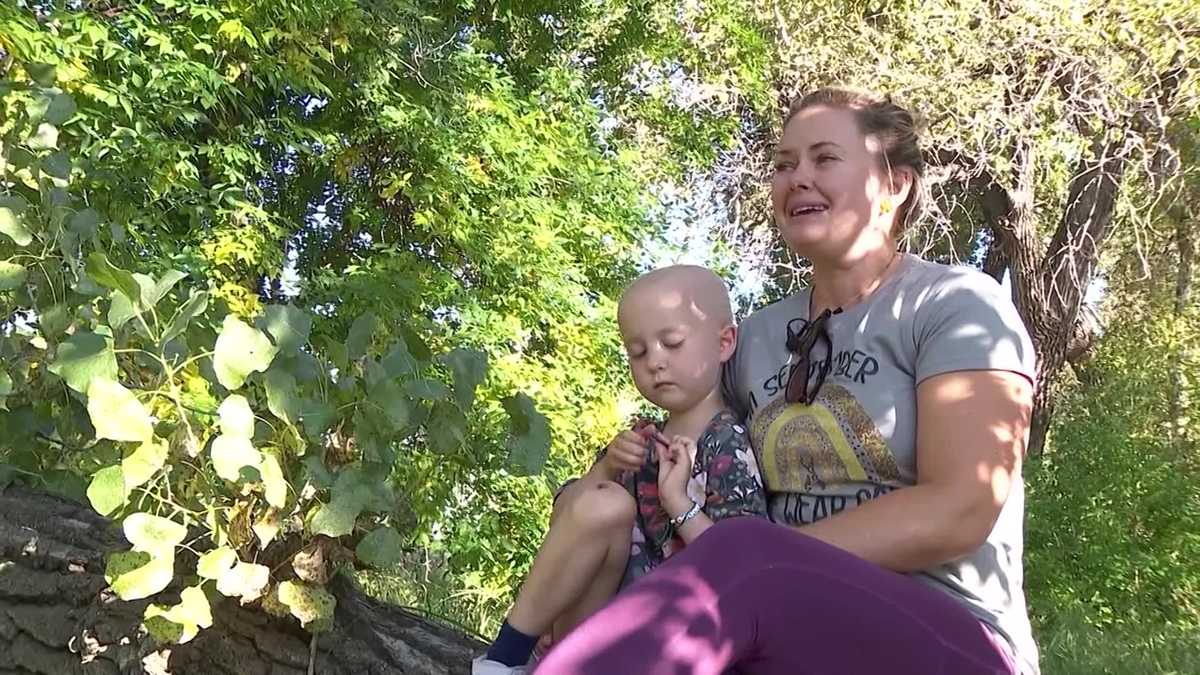 5-year-old fighting cancer aims for 100 hikes by treatment end
