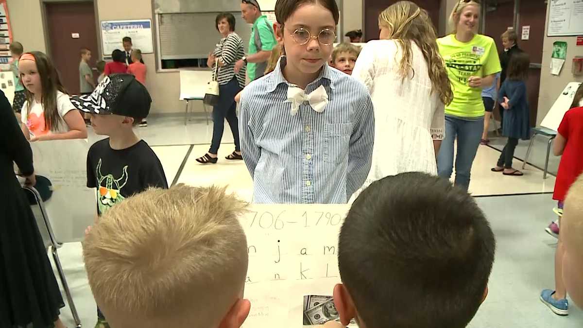School's "wax museum" gives guests live experience