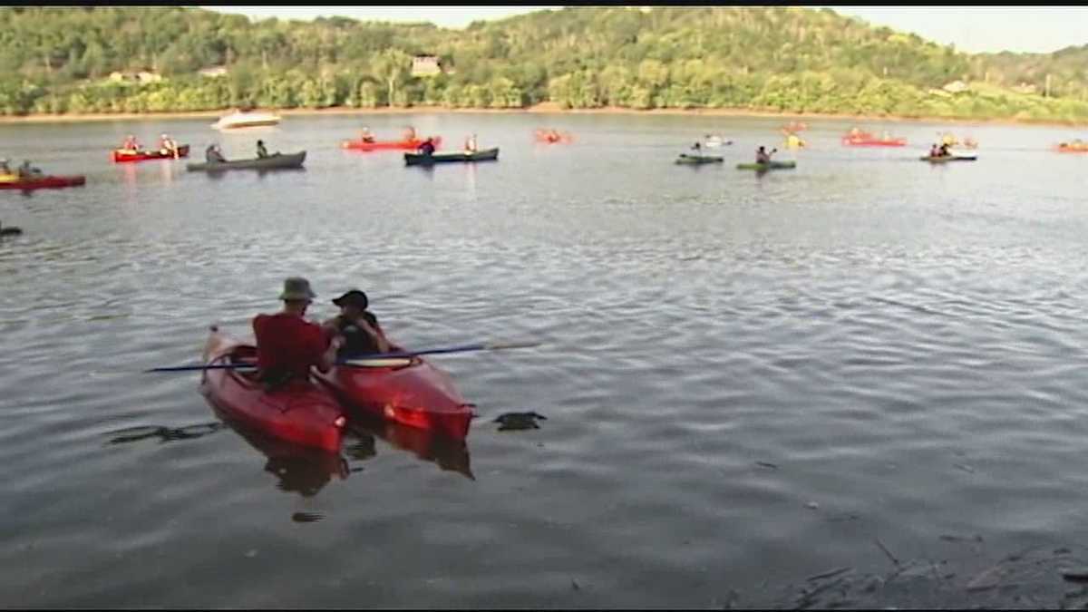 Thousands paddle down the river in 14th annual Paddlefest