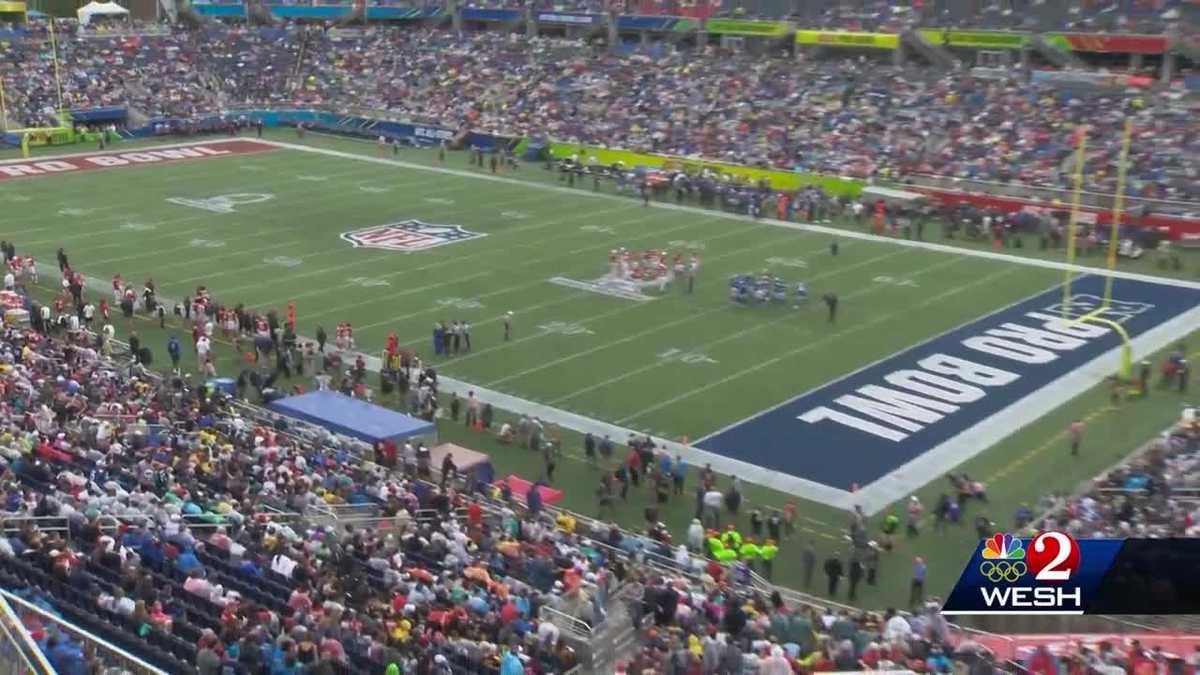 Rain soaks fans at NFL Pro Bowl