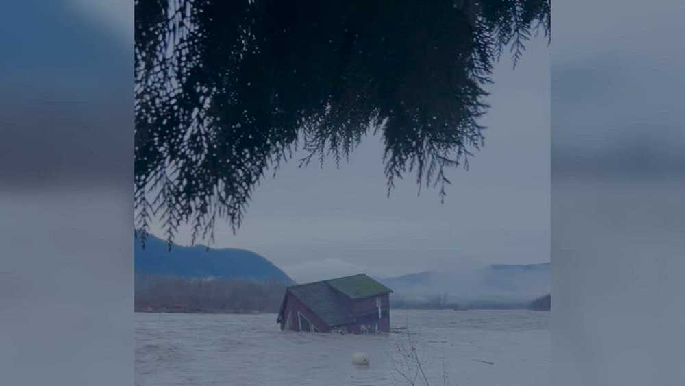 Video: House floating down Nooksack river in Washington floods