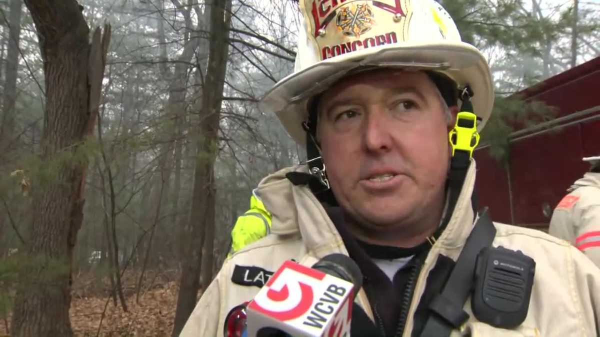 Crews face water issues in battling mansion fire