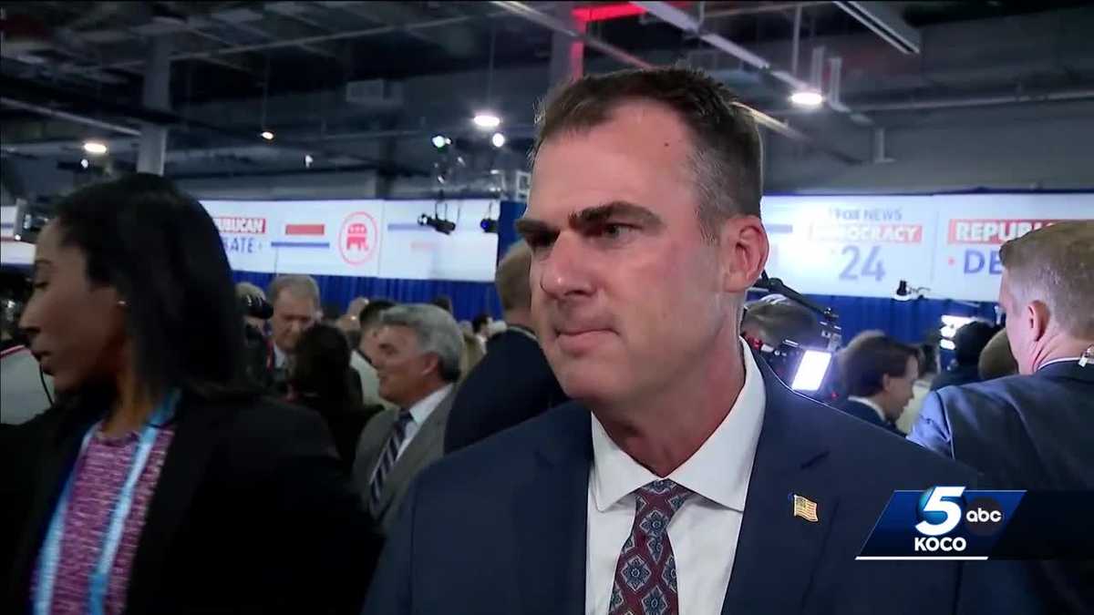 Kevin Stitt shows support for Ron DeSantis after debate debate