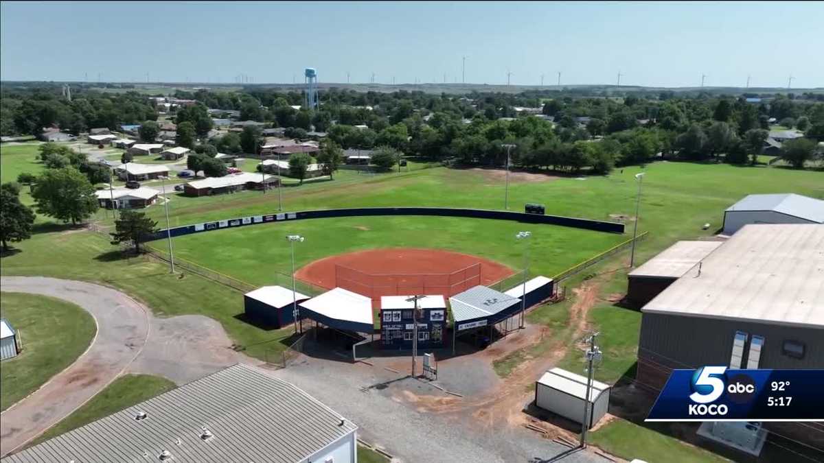 Minco community to honor softball team involved in bus crash at football game