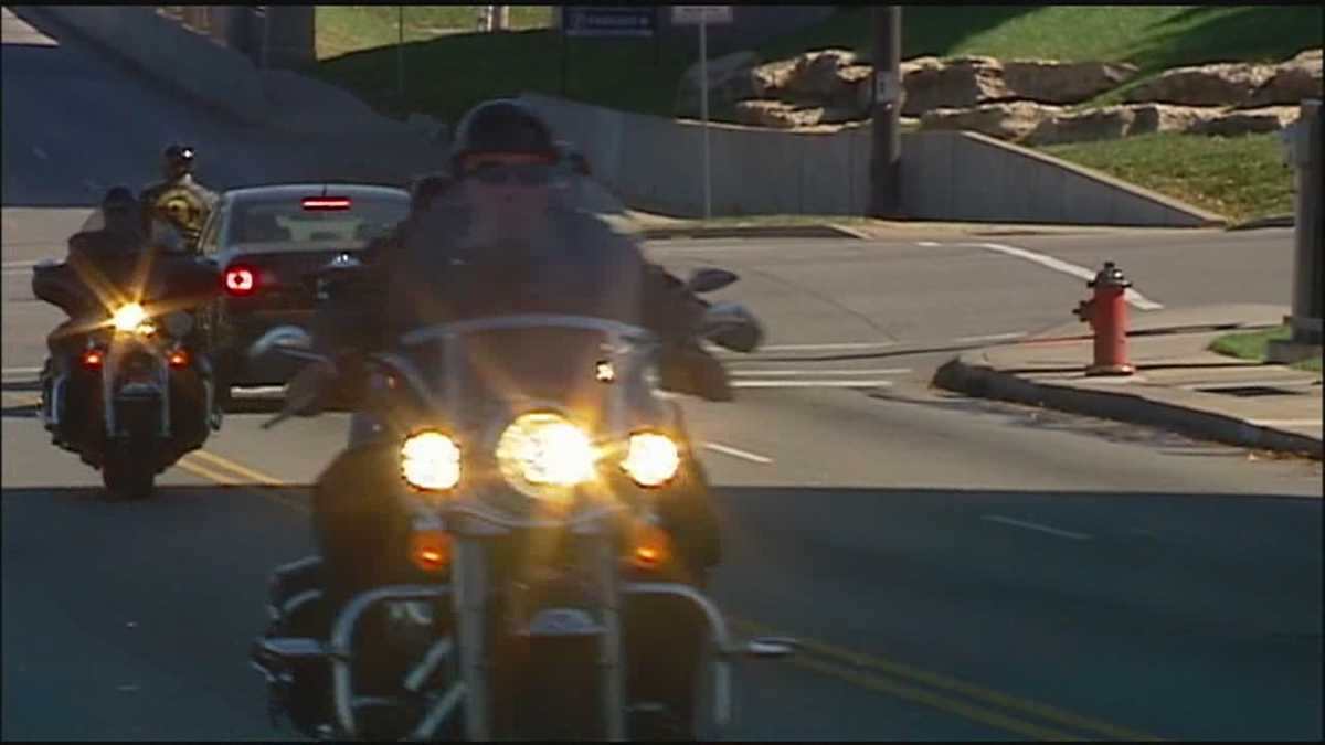 Motorcyclists ride for fallen firefighters' families