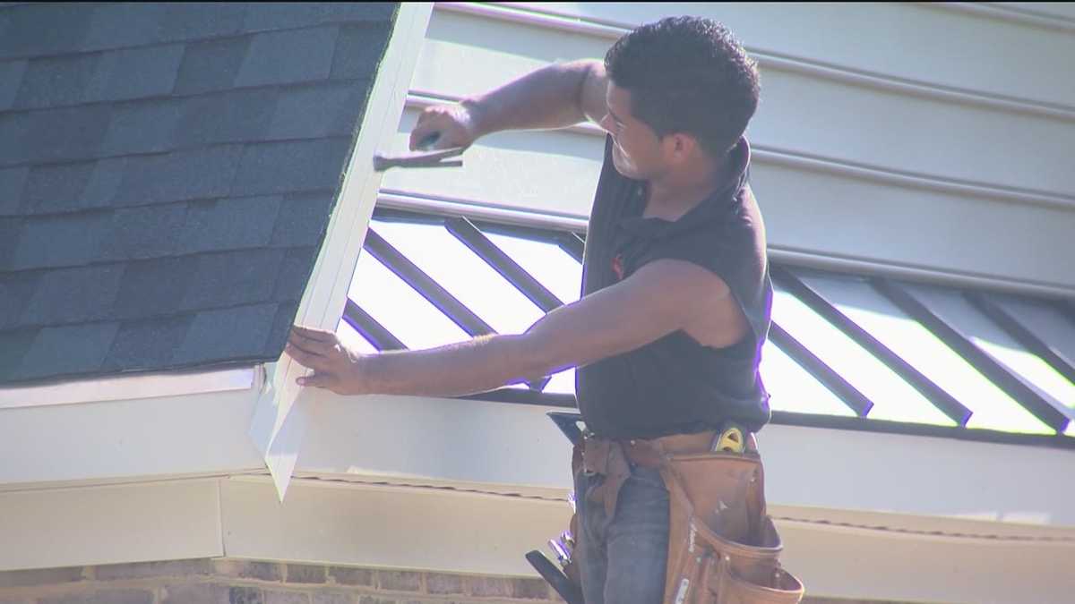 Hot weather workers brave temps during heat wave