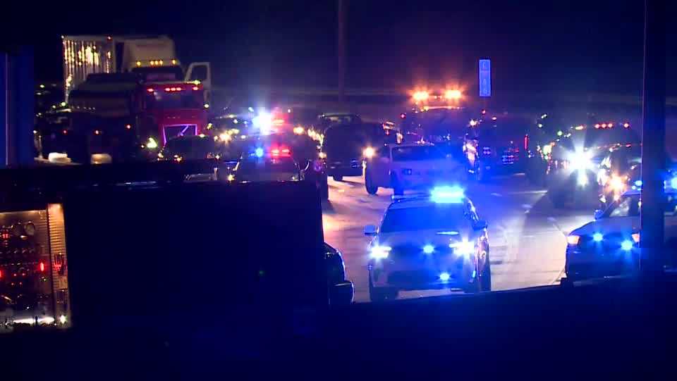 I-264 crash: Two people, ages 26 and 31, identified as the victims