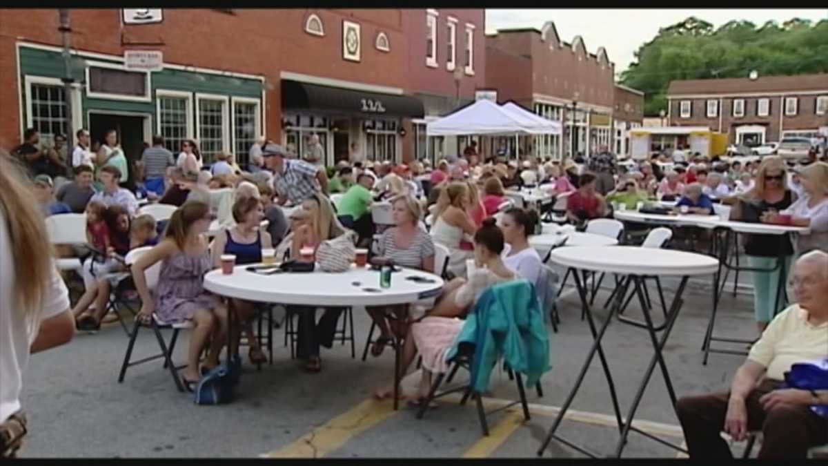 New Seneca mural reflects town's surge in popularity