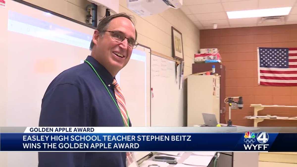 Stephen Beitz wins the Golden Apple Award