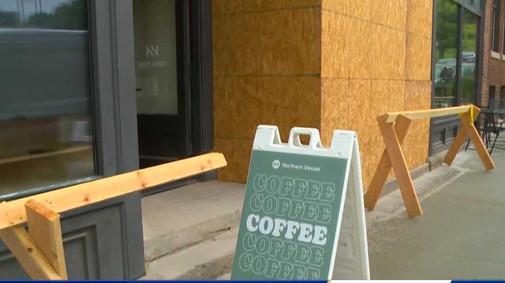 Metro coffee shop reopens after car crashes into it