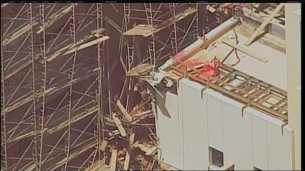 8 injured in scaffolding collapse