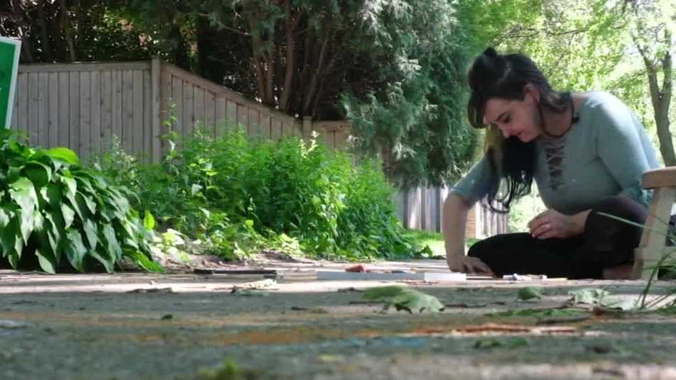 Chalk artist draws famous Wisconsinites on sidewalks