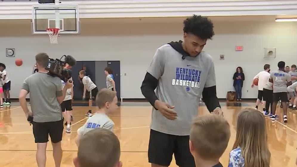 UK Men's basketball team host camp for Nelson County students
