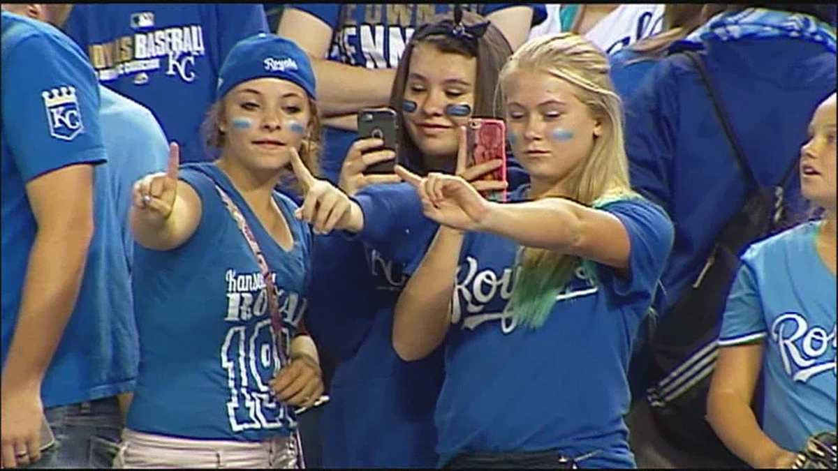 Royals fans thrilled team's heading back to the playoffs