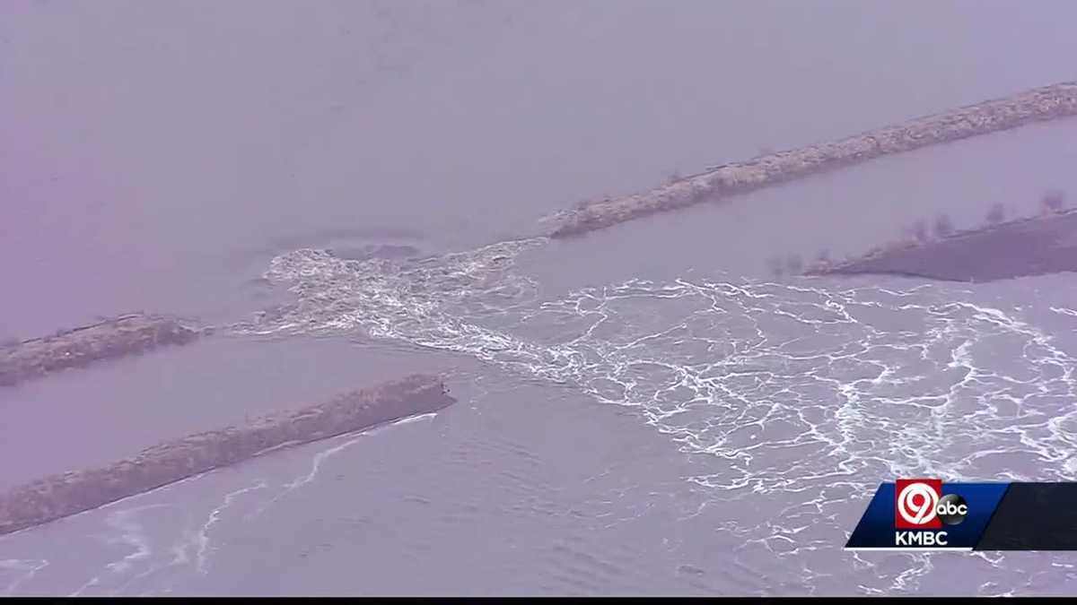 Army Corps of Engineers monitoring vulnerable levees