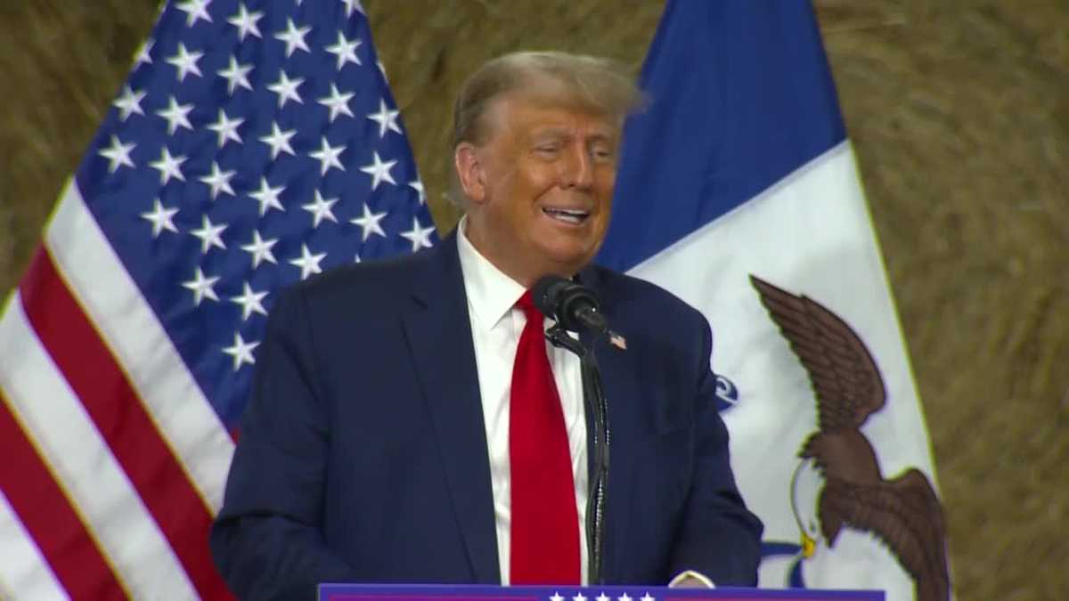 Donald Trump speaks to Dallas County crowd in livestock building