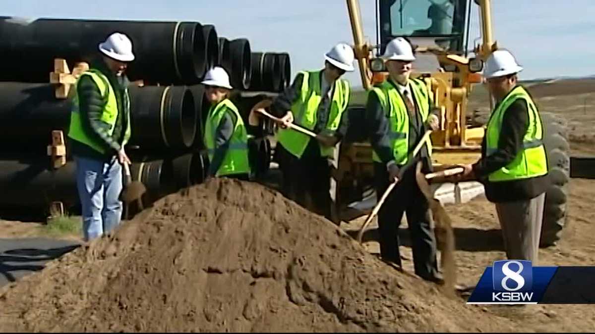 Recycled water pipeline being constructed from Marina to Seaside