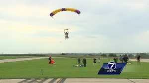 Skydivers attempt state record jump - KETV