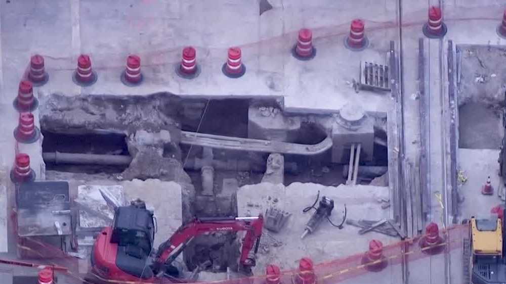 Downtown Milwaukee street still closed after water main break