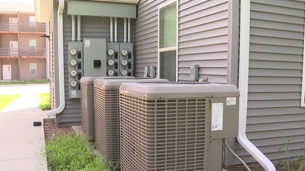Omaha resident describes living without AC during extreme heat