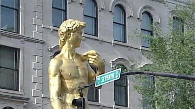 Giant golden David statue turns heads downtown
