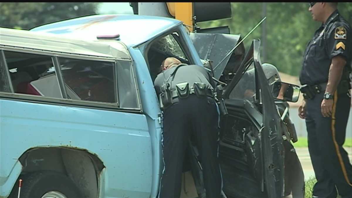 Female passenger dies after crash on Q Street Female passenger dies after crash on Q Street