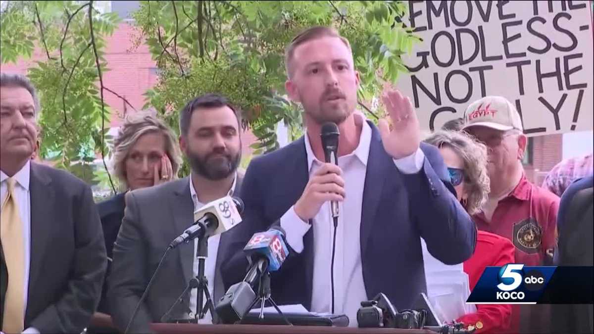State superintendent vows to defend board member over prayer
