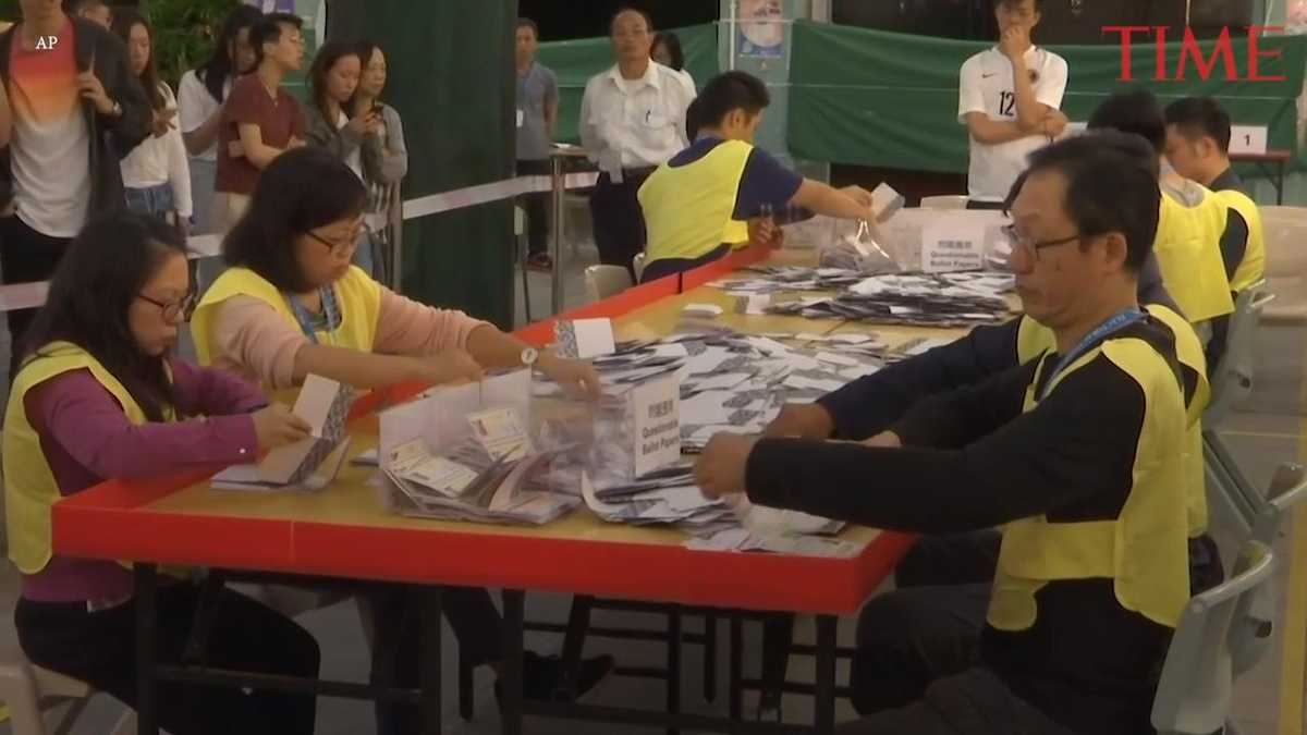 Trump Signs Bipartisan Bills In Support Of Hong Kong Protesters