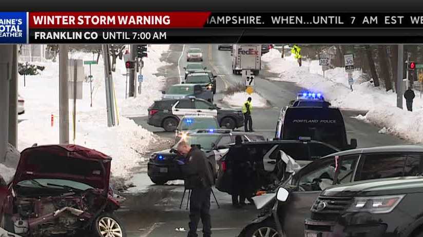 1 person dead in crash in Portland; Police investigate
