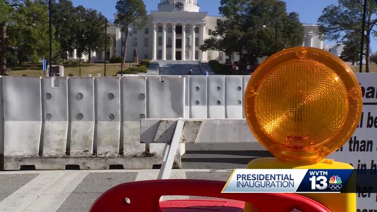 Capitol is closed for public tours, front doors blocked