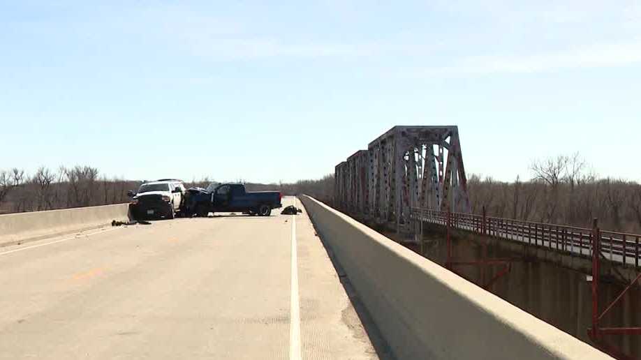 Highway 316 in Iowa closed after crash that injured two people
