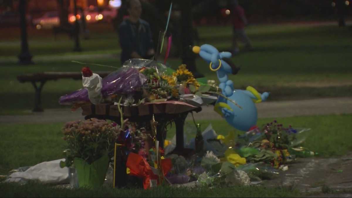 Memorial for Robin Williams continues to grow in Boston Public Garden