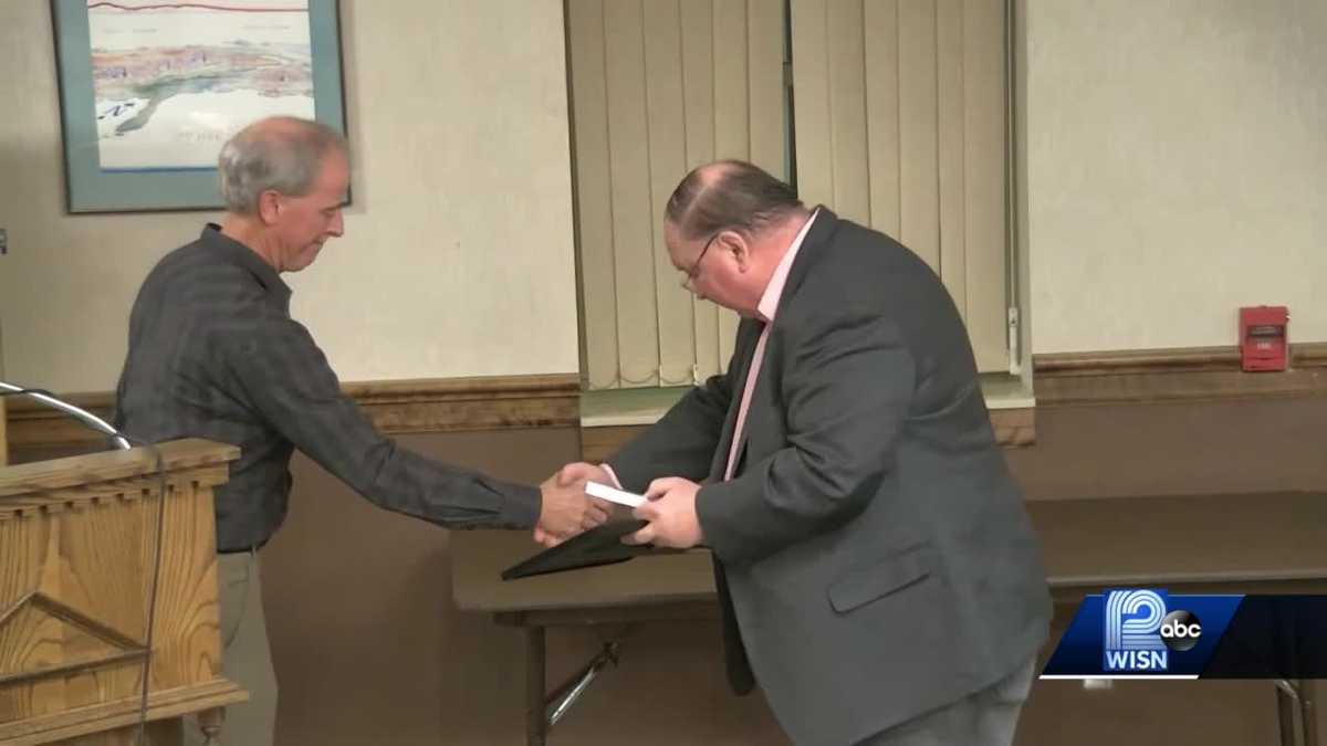 Hartford Mayor Faces Challengers After Fumbling Gun At Meeting