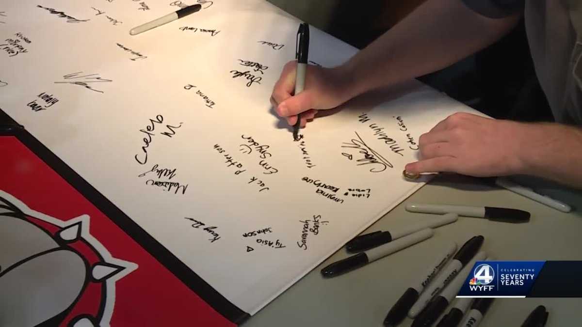 South Carolina: Students sign pledge to stay safe ahead of prom night