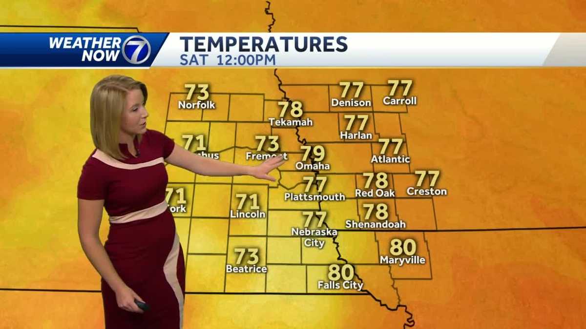 Showers west Saturday morning, mostly dry in the Metro