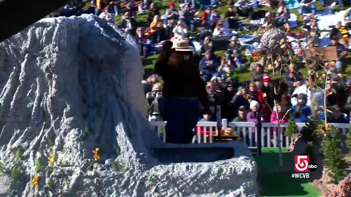 Yellowstone 150th anniversary float in Plymouth parade