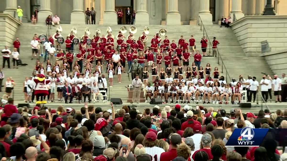 Thousands attend national championship parade