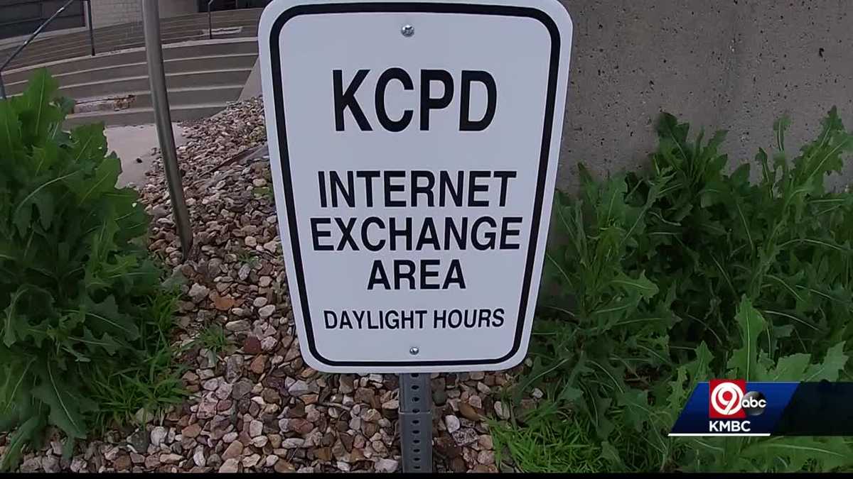 KCPD sets up more internet exchange signs at patrol stations