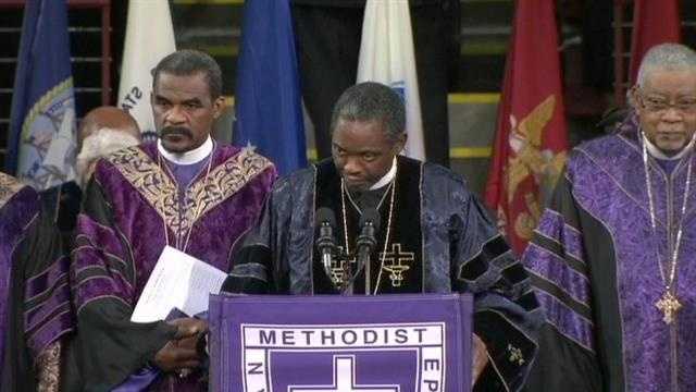Crowd gives Rev. Clementa Pinckney a round of applause