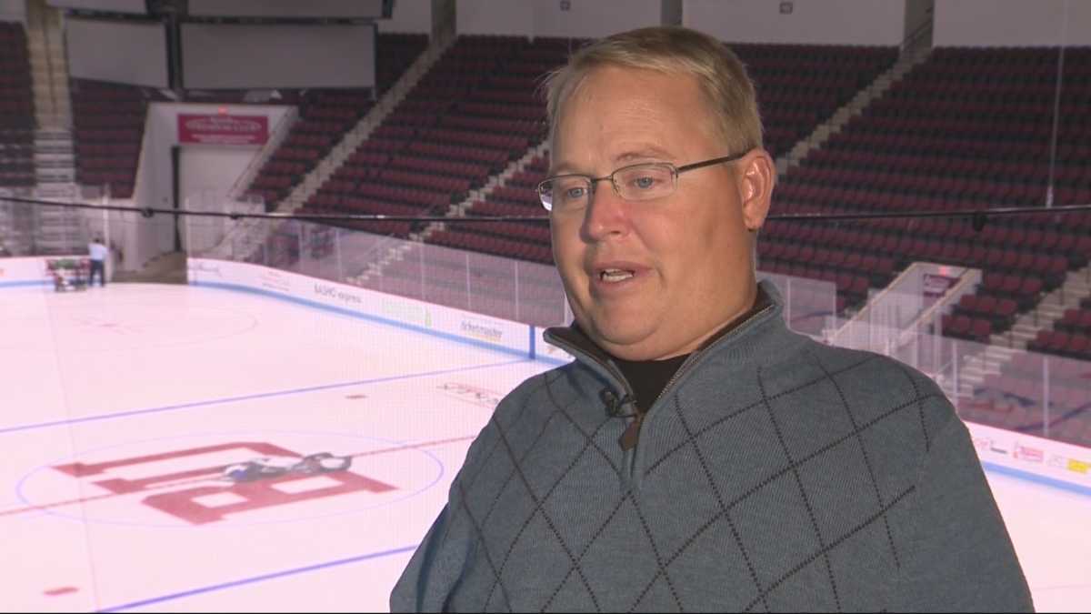 Hockey lessons help Travis Roy help those with spinal injuries