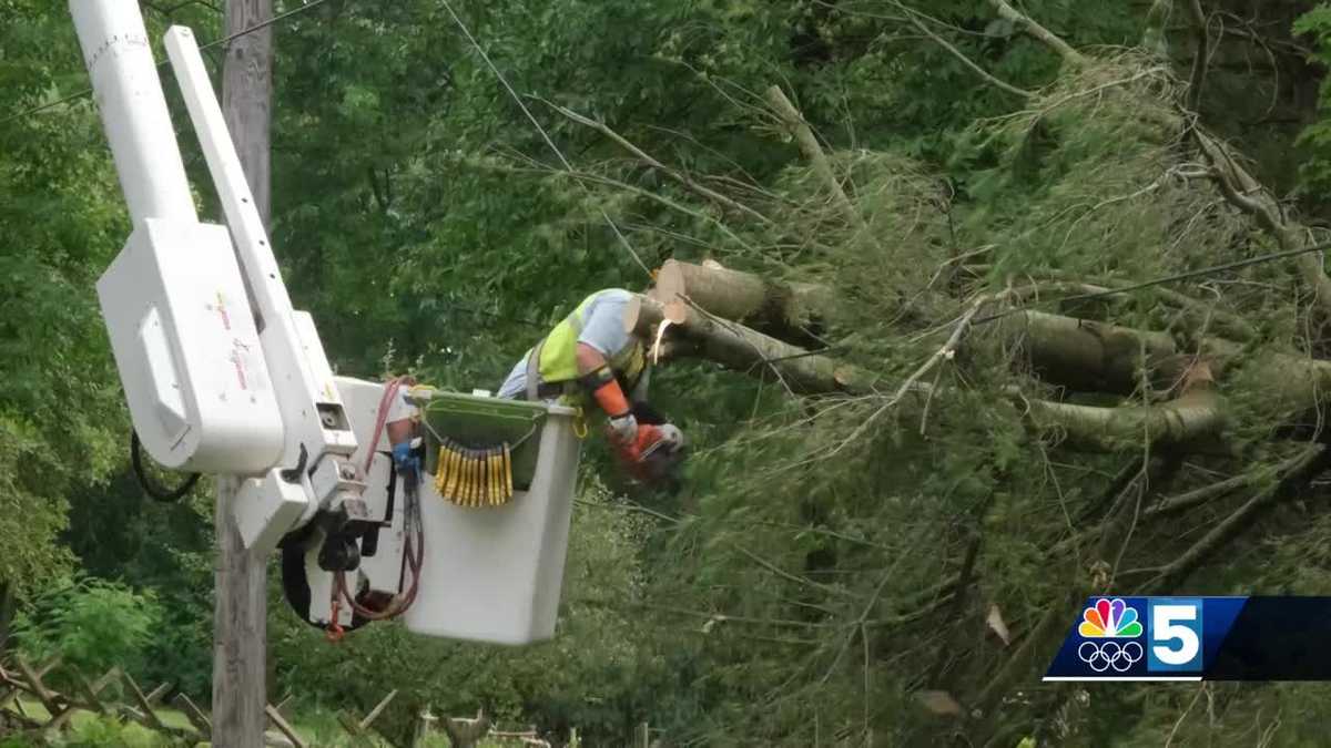 Thunderstorm damage knocking out power for thousands of Vermonters ...