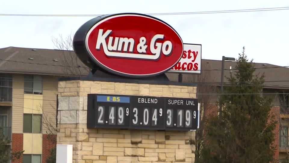 Maverik plans to drop Kum & Go name after buying stores