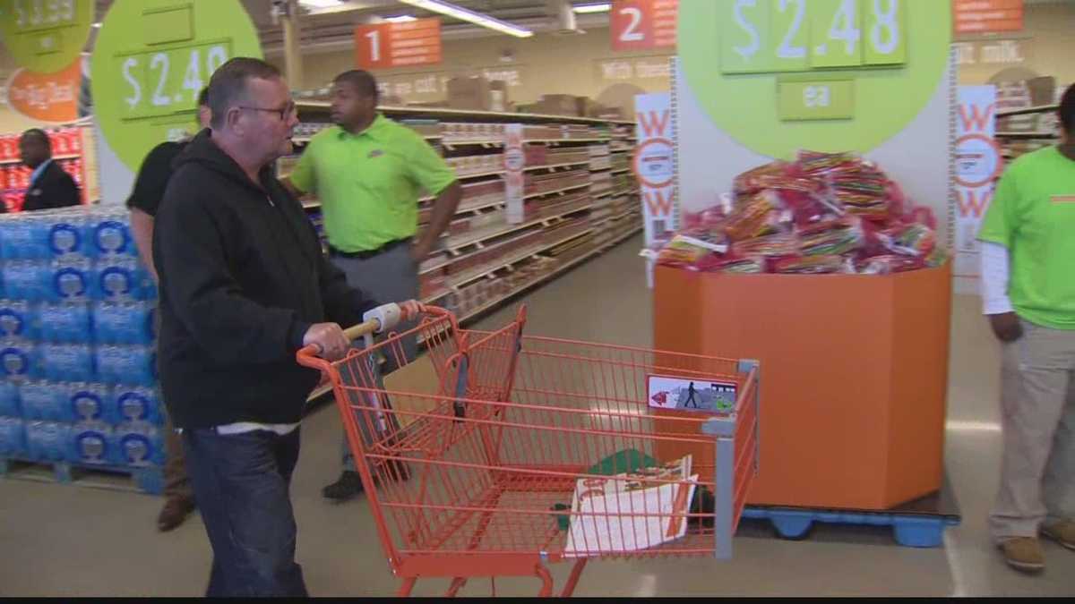 Bottom Dollar Opens in Garfield