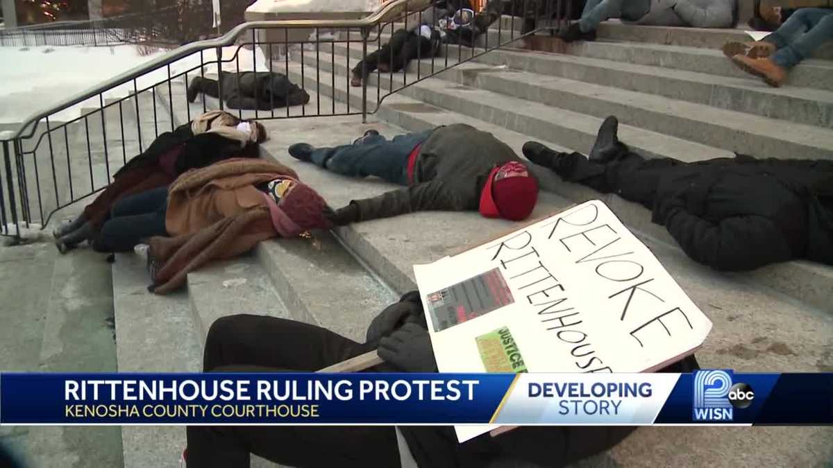 Protesters call for judge in Kyle Rittenhouse case to be removed