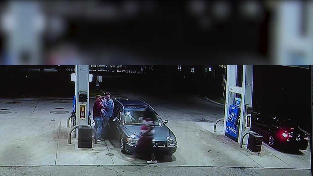 Spring breakers tackle gunman in bungled robbery at gas station