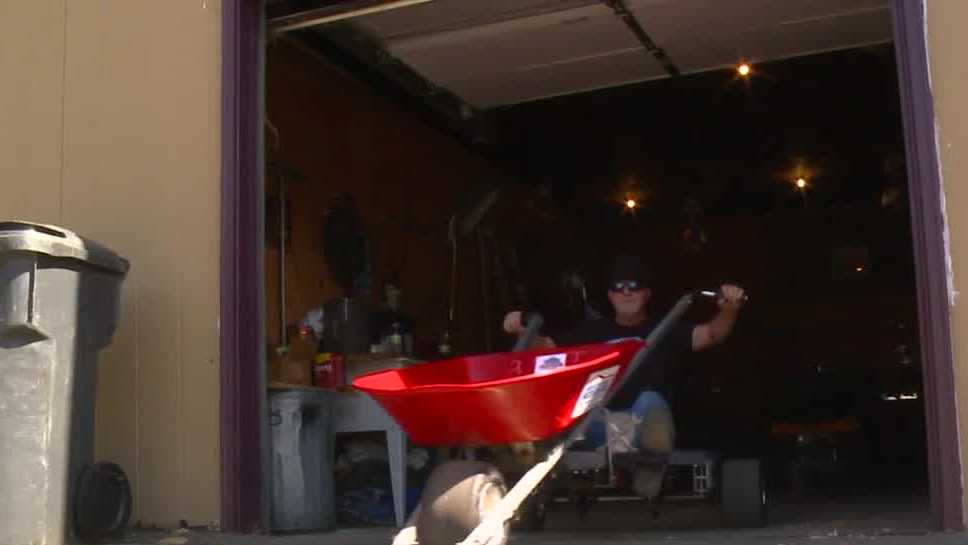 Iowa man aims to break world record for fastest wheelbarrow run