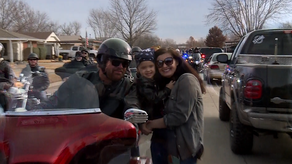 Remembering Toby Keith: Star helps spread Christmas cheer in 2018