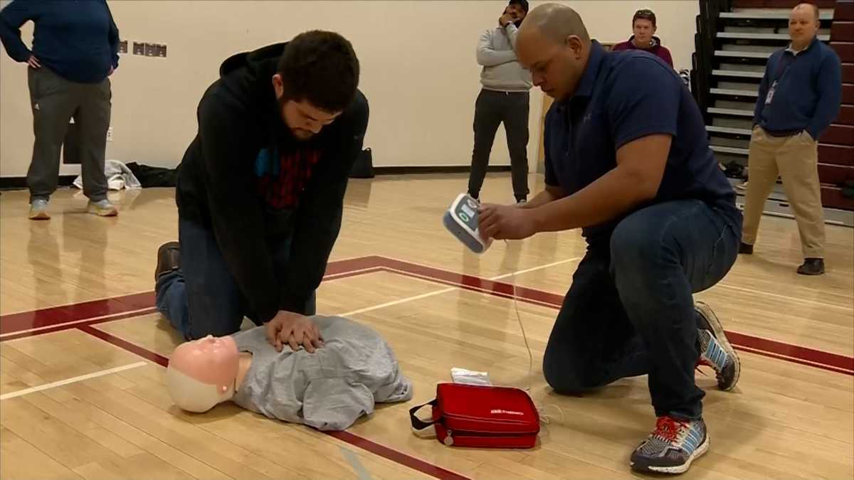 Coaches at Mass. school undergo AED training before spring season