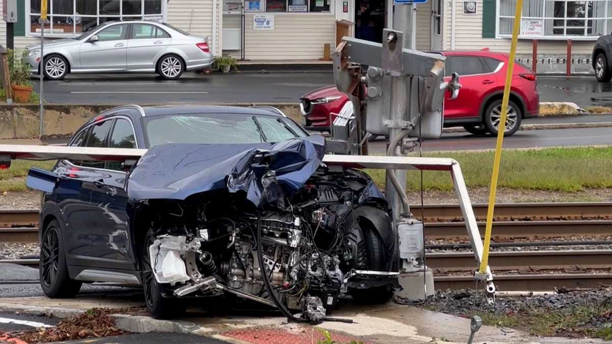 Train, SUV collision in Andover causes Amtrak Downeaster delays